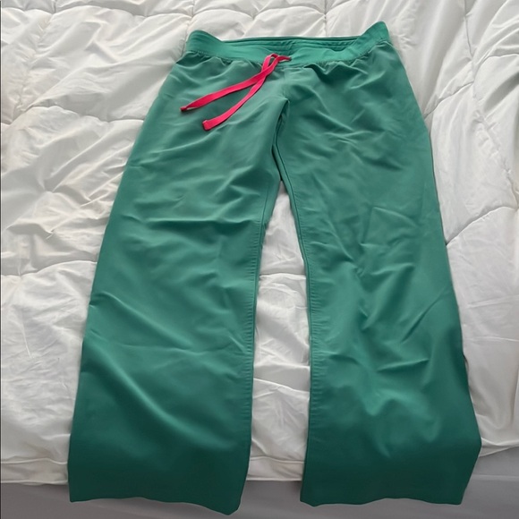 Figs | Pants & Jumpsuits | Figs Women Green Scrub Pants With Pink ...